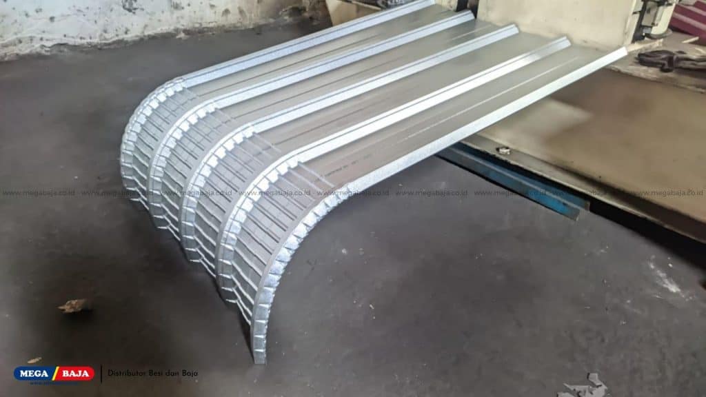 Spandek Lengkung Cilegon Steel untuk Material Atap Bangunan