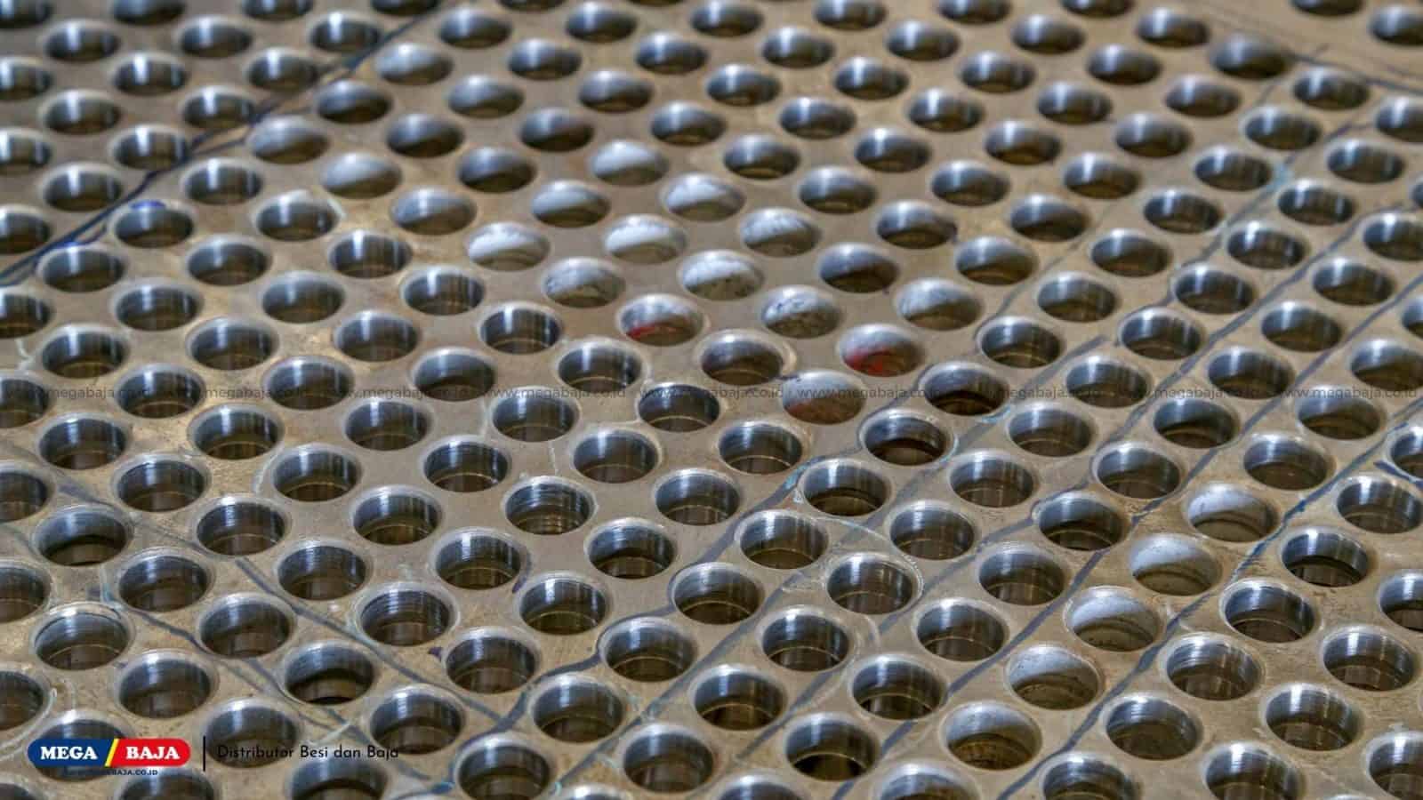 Memahami Karakteristik Perbedaan Fungsi Plat Kapal dan Plat Lubang