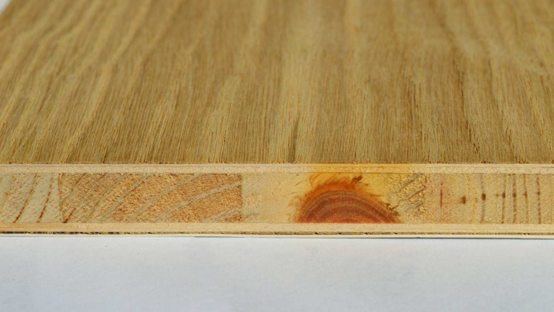 Mengenal Blockboard: Kayu Olahan untuk Furniture Masa Kini
