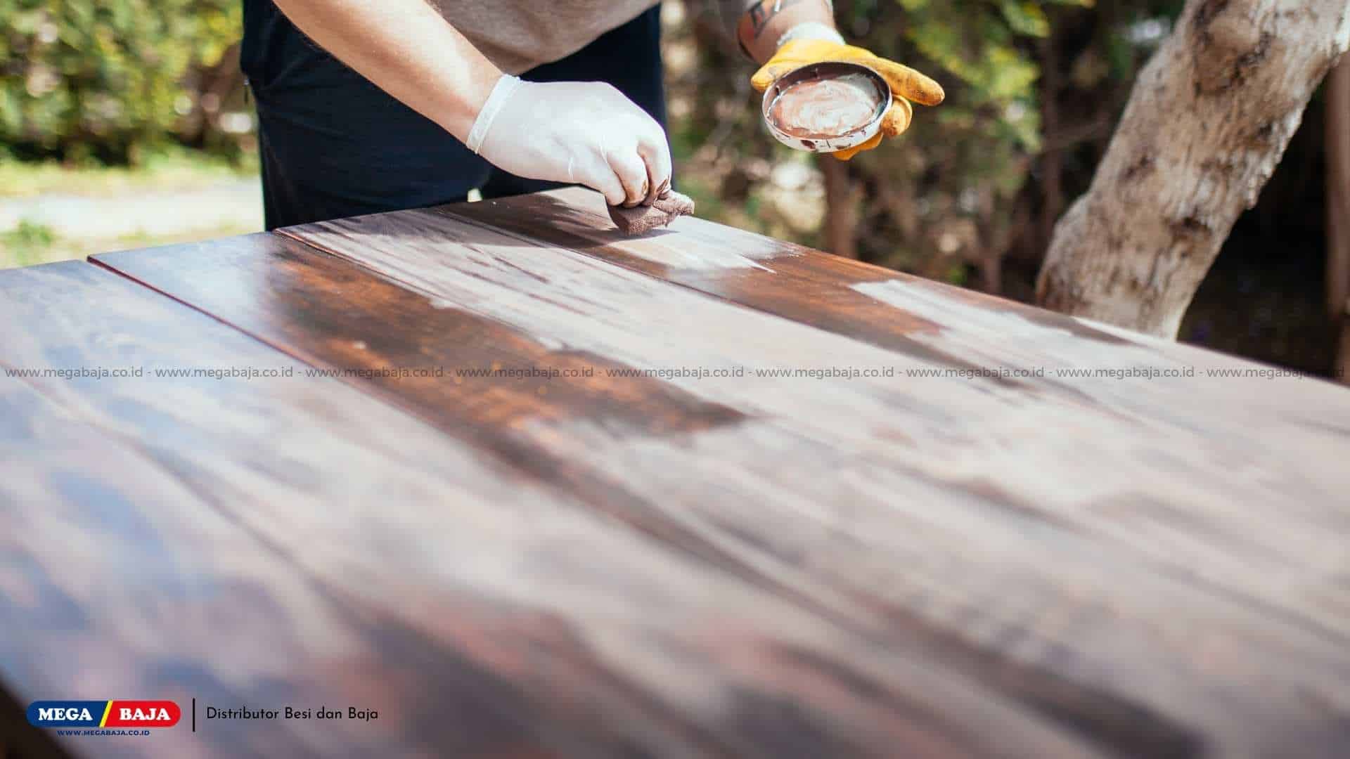 Mengenal Plitur Kayu: Kegunaan dan Cara Pengaplikasiannya