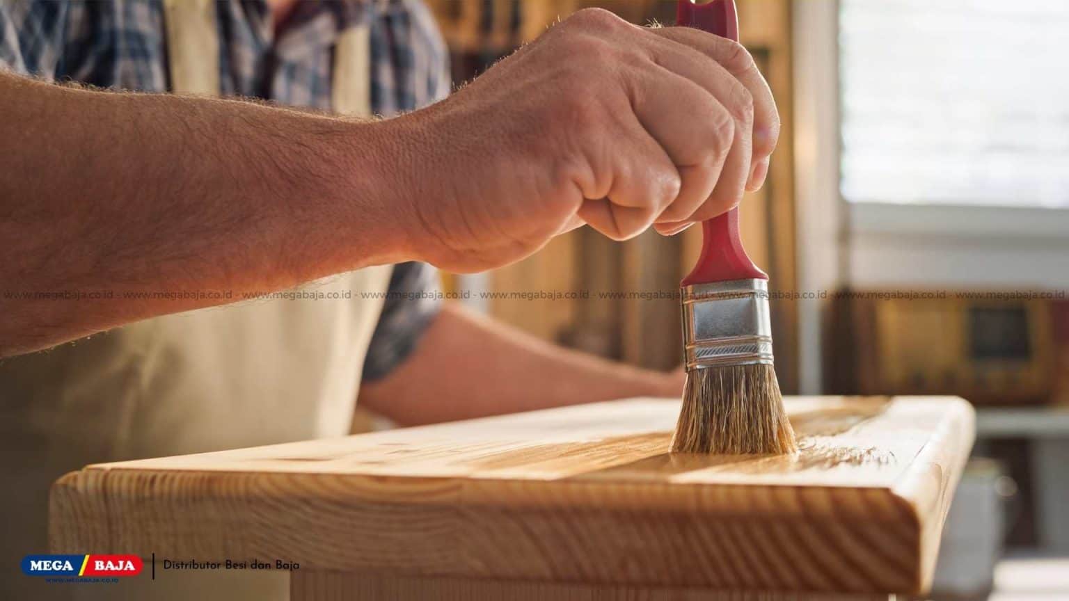 Mengenal Plitur Kayu: Kegunaan dan Cara Pengaplikasiannya