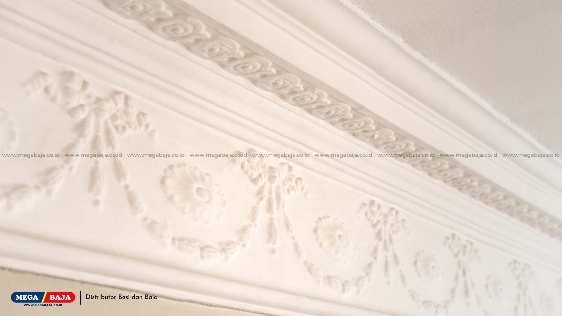 Terdapat Hiasan Cornice yang Khas - Mega Baja - Partner Konstruksi Anda ...