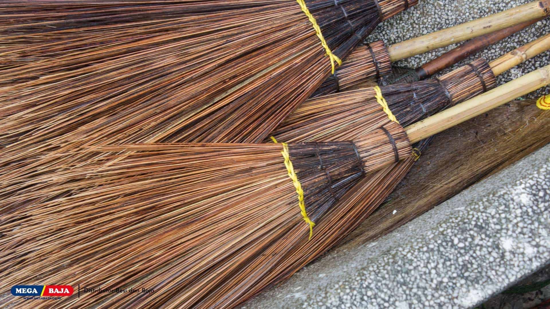 Jangan Asal Pilih! Kenali Berbagai Jenis Sapu dan Kegunaannya Masing-masing