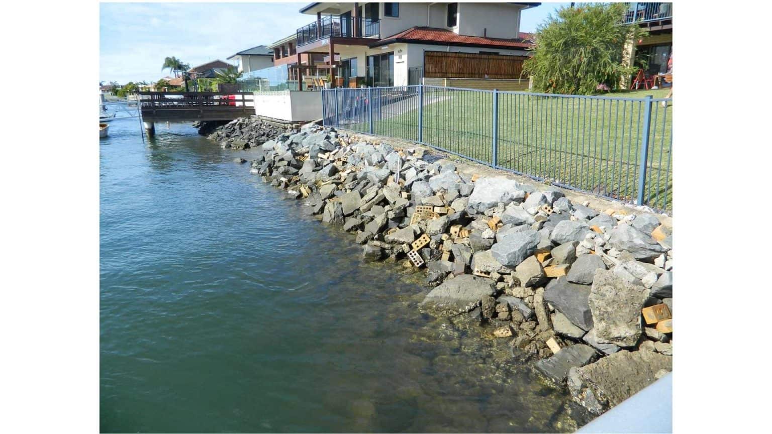 Dinding Stabil dan Anti Longsor dengan Retaining Wall