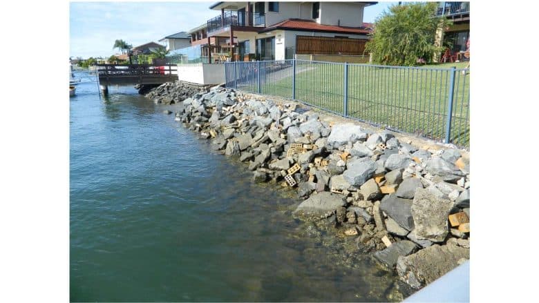 Dinding Stabil dan Anti Longsor dengan Retaining Wall