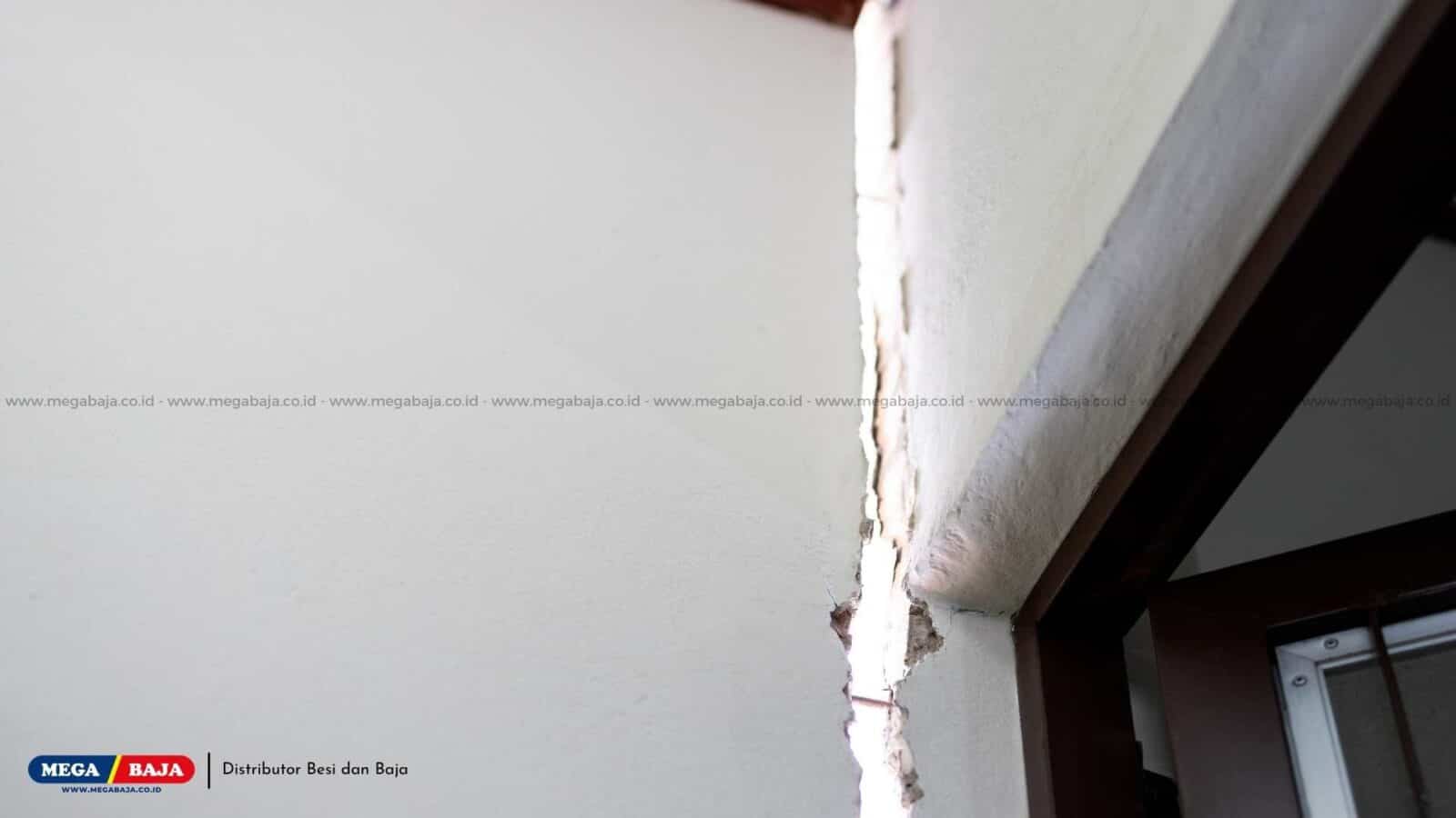 Kenapa Dinding Rumah Retak Padahal Baru Dibangun? Ini 8 Kemungkinan ...